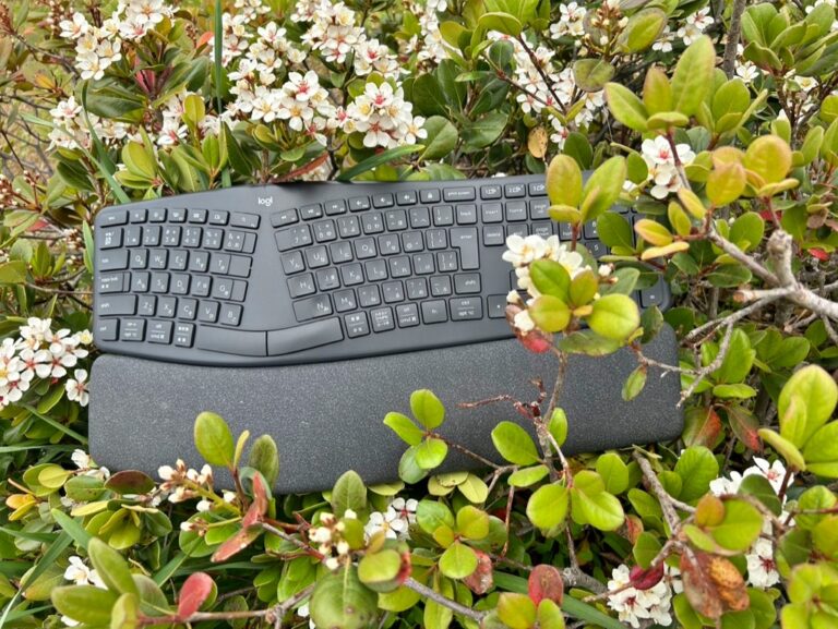 Logicool Ergo K860をレビュー！手の疲れを解消する快適なエルゴノミックデザインのキーボード？！