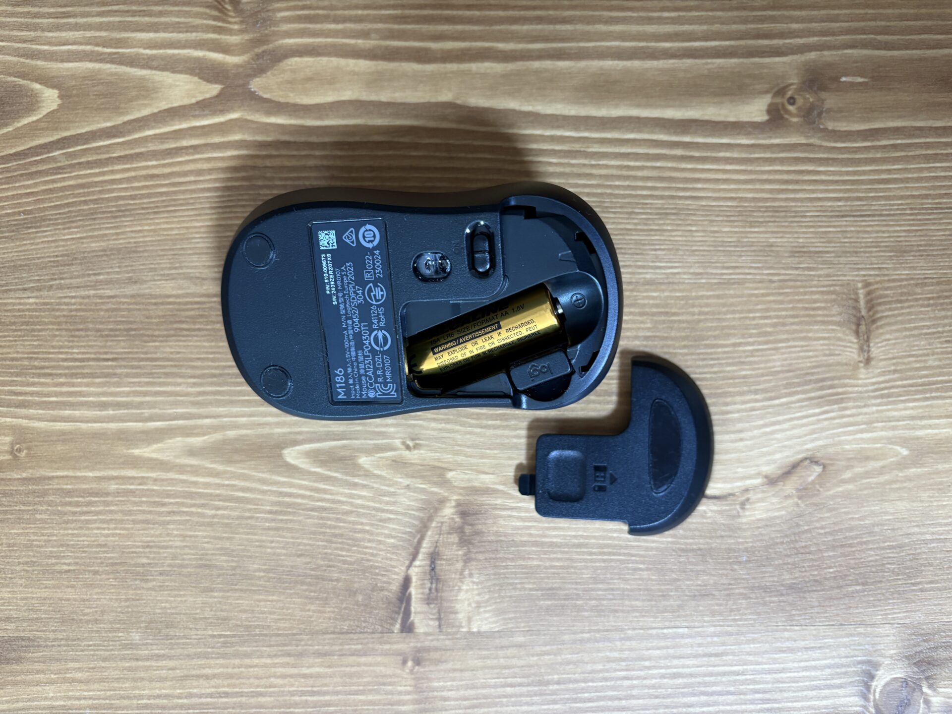 【最新版レビュー】Logicool M186 徹底解説｜最安ワイヤレスマウスの実力とM185との違いを徹底比較